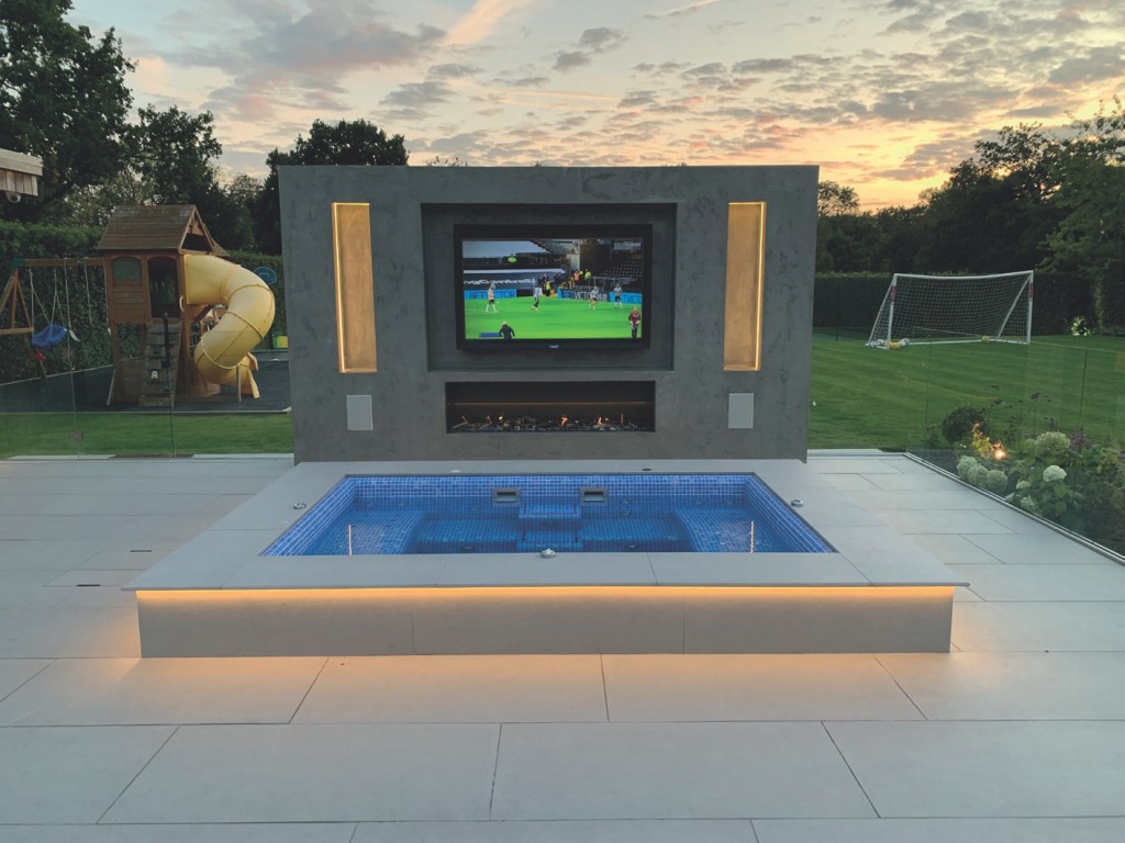 RECORD BREAKERS | Pool and Spa Scene